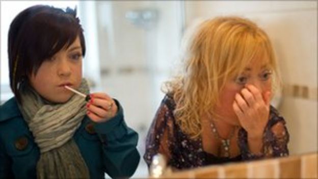 Life as a teenager growing up with dwarfism - BBC News