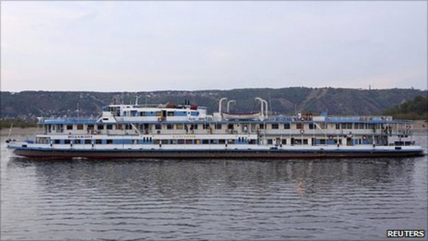 Russia Volga boat tragedy: Medvedev orders review - BBC News