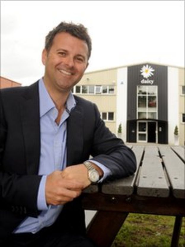 Nelson businessman Matthew Riley grills Apprentice finalists - BBC News