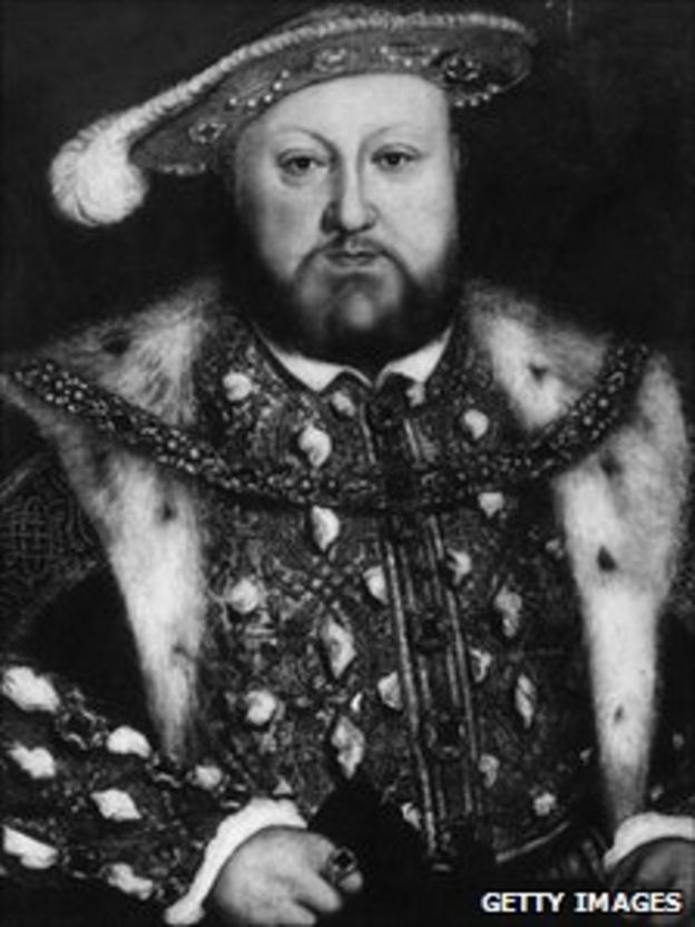 Earl loses court battle to stop sale of ancestors' portraits - BBC News