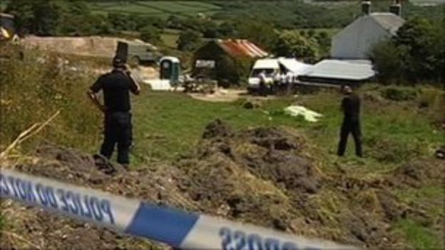 Man arrested in Yorkshire over Cornwall 'double murder' - BBC News