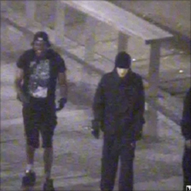 CCTV appeal to trace man over Nottingham stabbing - BBC News