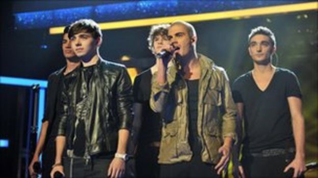 The Wanted secure second top spot on UK chart - BBC News