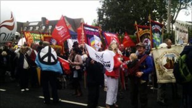 Tolpuddle Martyrs' Festival aims to fight austerity measures - BBC News