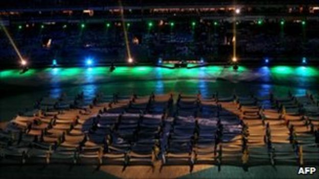 Rio de Janeiro luxury hotel guests robbed by armed gang - BBC News