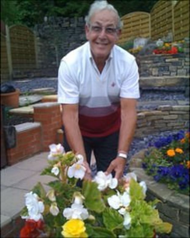 Halifax park ranger, 73, 'forced out because of age' - BBC News