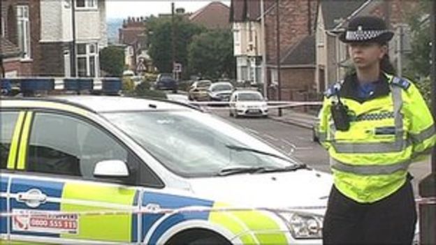 Body of woman found in Nottingham alley sparks murder inquiry - BBC News