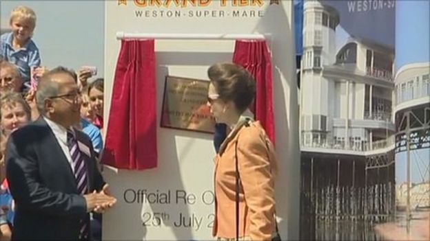 Weston-super-Mare's Grand Pier fire remembered - BBC News