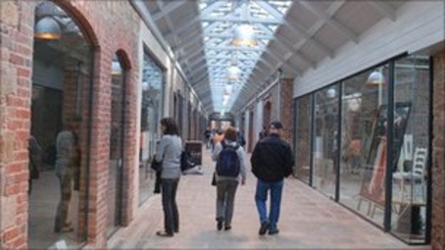 Liberty Wharf 'needs more signs and better lighting' - BBC News