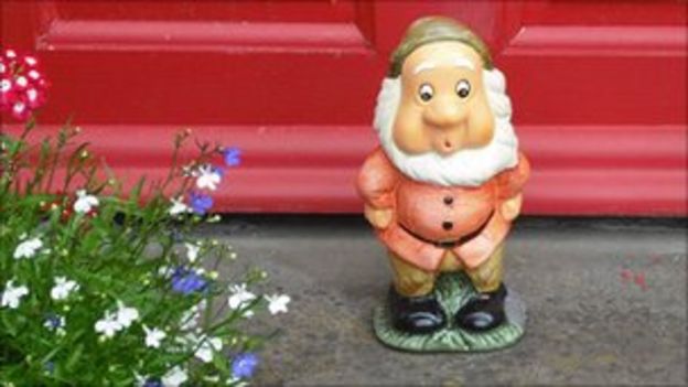 Borrowash and Draycott's mystery gnome invasion uncovered - BBC News