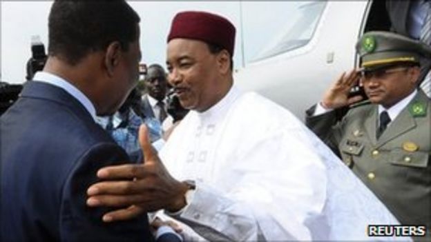 Niger: 10 coup plotters held - BBC News