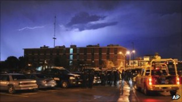 Mexico prison shooting: 17 dead in Ciudad Juarez clash - BBC News