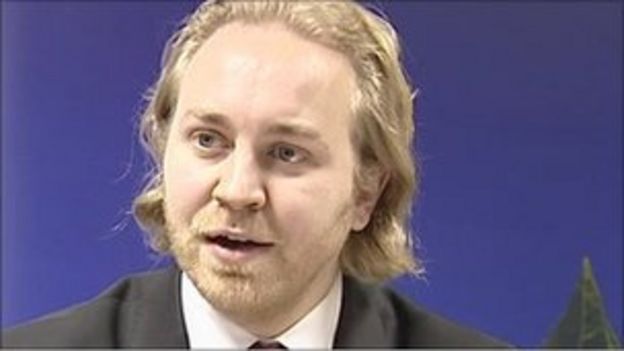 Green MLA Steven Agnew steps down from council - BBC News