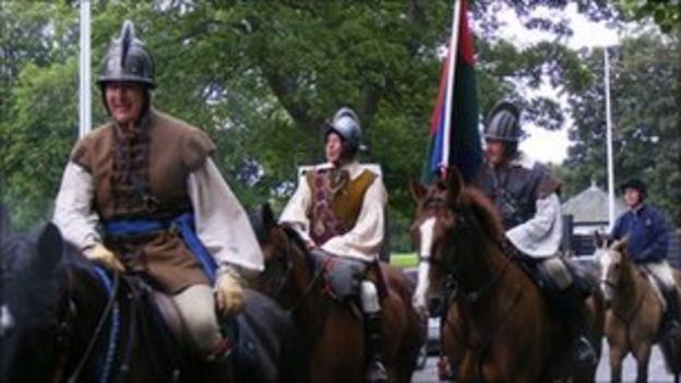 Border Reivers ride aids soldiers' charity - BBC News