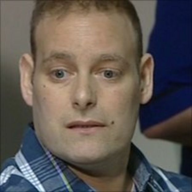 Artificial heart patient dies - BBC News