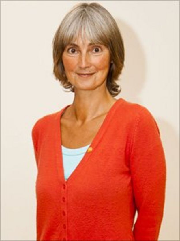 Vegan linguist Kay Holder is Eisteddfod's Welsh learner - BBC News