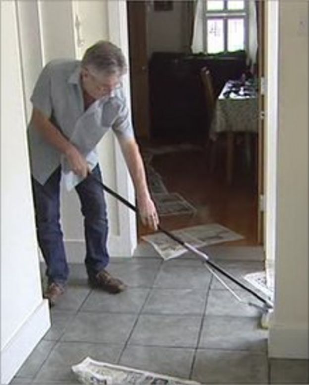 Warrenpoint homes evacuated after flooding - BBC News