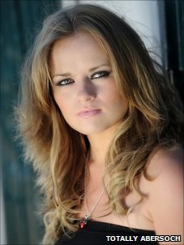 Father's tribute to Melissa Mackenzie killed in crash - BBC News