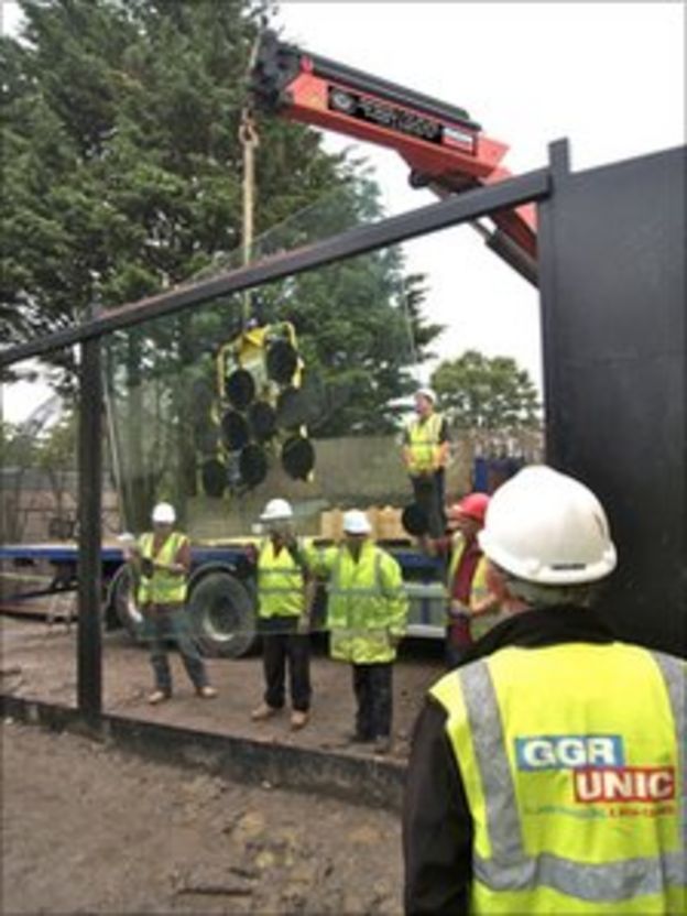 Panda enclosure built with bullet-proof glass - BBC News