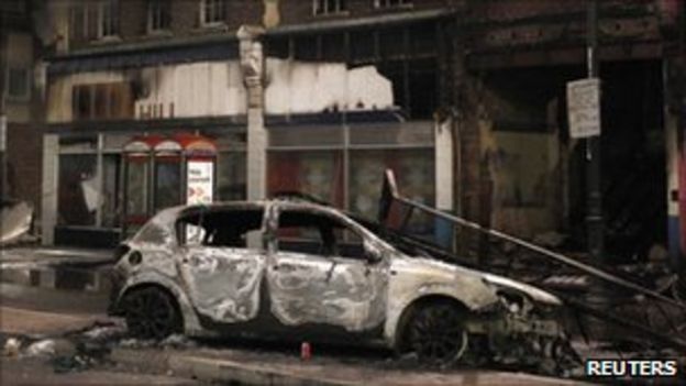 Twitter users in incitement arrest warning after riots - BBC News