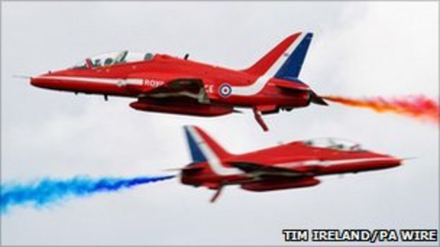 Thousands expected for Red Arrows in Falmouth - BBC News