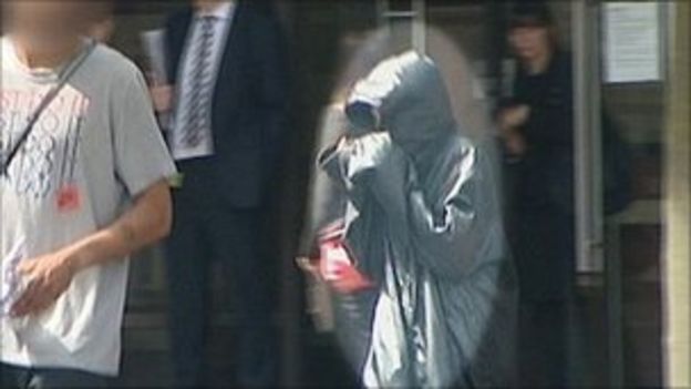 Nottingham riots: Girl aged 11 admits damaging shops - BBC News