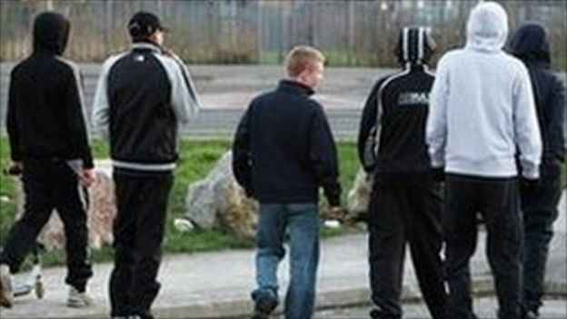 Study turns spotlight on Glasgow street gangs - BBC News