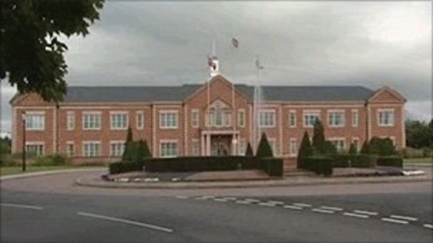 MBNA to cut 400 jobs in Chester - BBC News