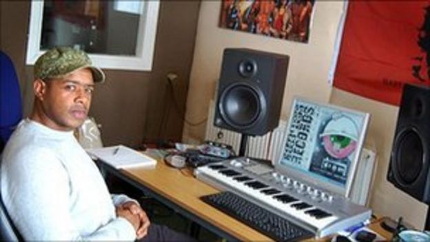 Liverpool rapper MC SAS launches recording studios - BBC News