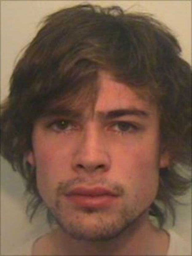 Manchester riots: Looting student 'should have known better' - BBC News