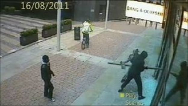 Manchester riots: New footage shown on Crimewatch - BBC News