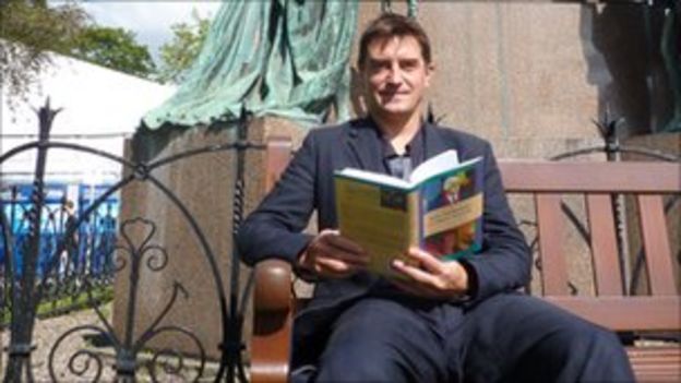 Future of Edinburgh's festivals brought to book - BBC News