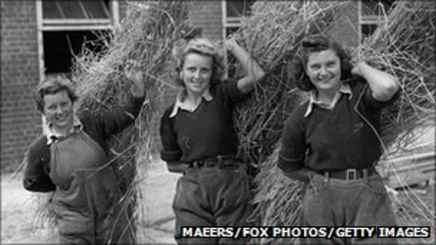 Land Girls and Lumber Jills celebrated at Gressenhall - BBC News