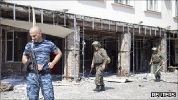 Triple suicide bombing kills police in Chechnya on Eid - BBC News