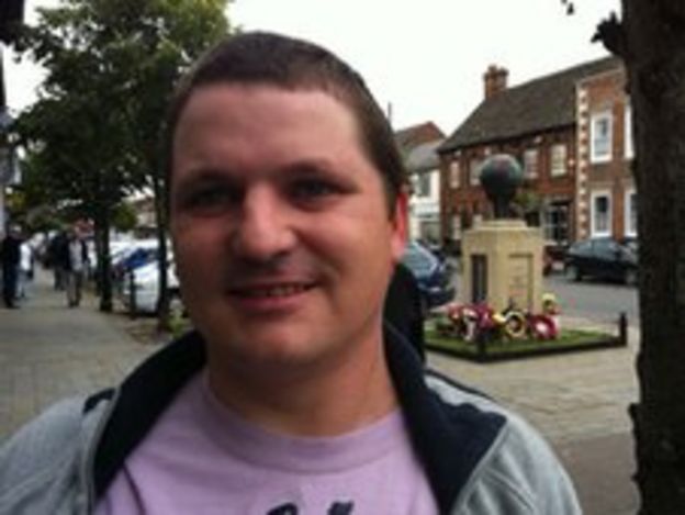 Troop corteges move from Wootton Bassett to Brize Norton - BBC News