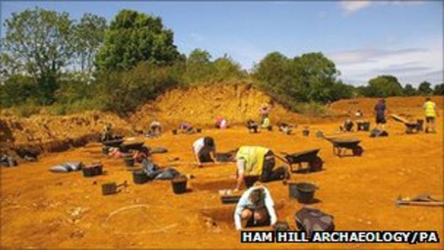 Somerset's Ham Hill iron age fort excavation under way - BBC News
