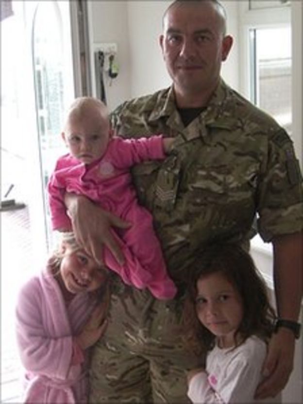 Marine killed in Afghanistan 'devoted' father - BBC News