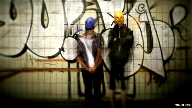 Coloureds headline electro-themed Upstairs at the O2 Academy gig - BBC News