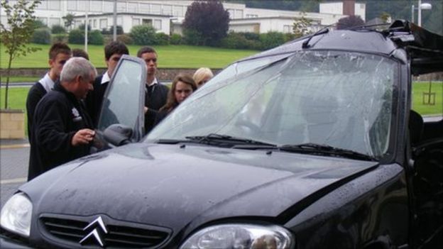 Scottish Borders students given road safety message - BBC News
