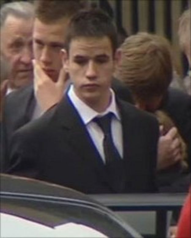 Murder victim Ffion Wyn Roberts' brother Elgan attacked - BBC News