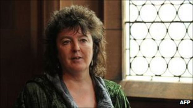 Poet laureate Duffy says texting is the new poetry - BBC News