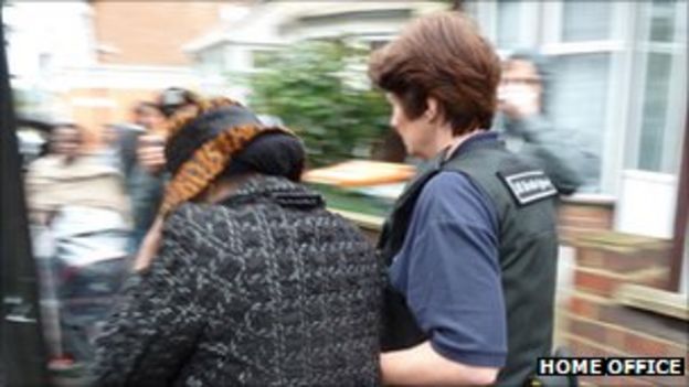 Forest Gate raids: Eight held over £1m benefits scam - BBC News