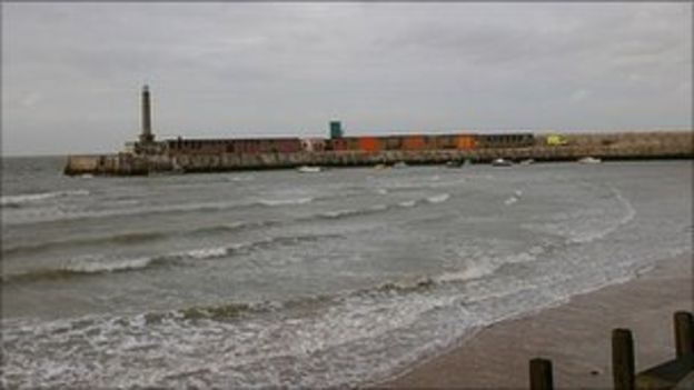 Environment Agency £6m flood defences protect Margate - BBC News