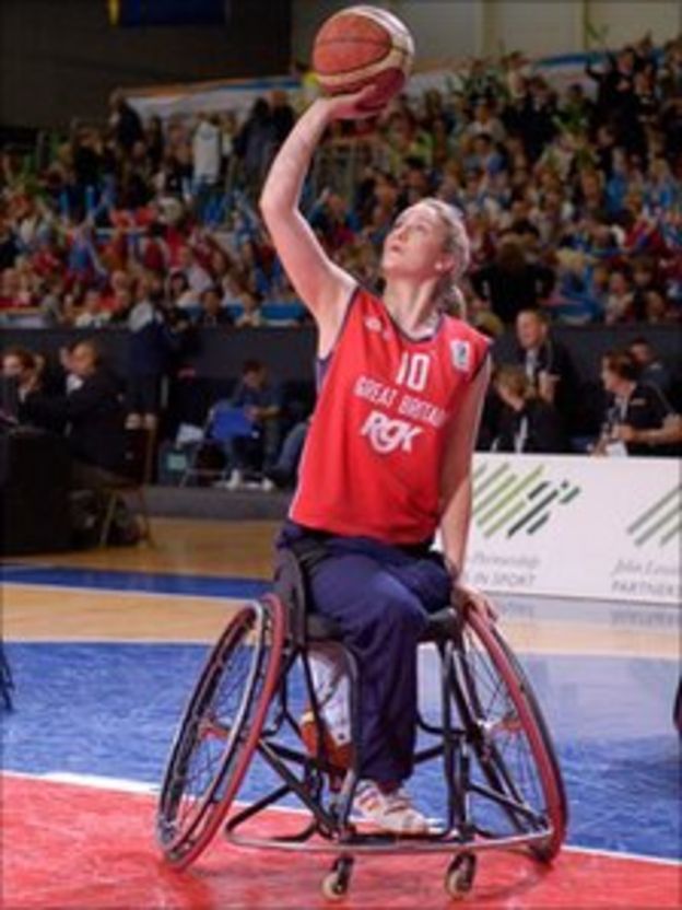 Paralympic hopeful Amy Conroy given training boost - BBC News