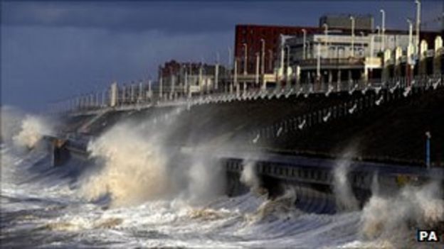 Britain braced for severe gales on Sunday - BBC News
