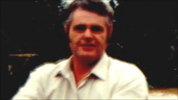 Police apologise to murder victim's family - BBC News