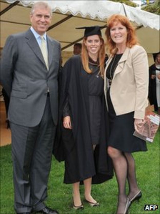 Princess Beatrice graduates from Goldsmiths College - BBC News