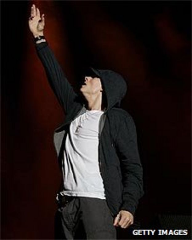 Eminem, Beyonce, U2: Do festival headliners matter? - BBC News