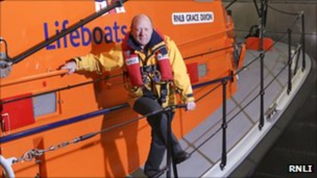 Barrow RNLI lifeboat coxswain retires - BBC News