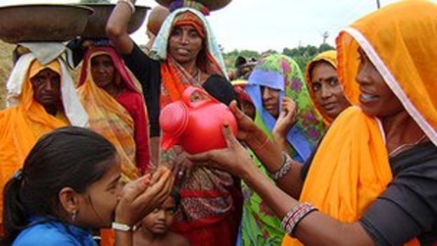 The technology of saving India's precious water supply - BBC News